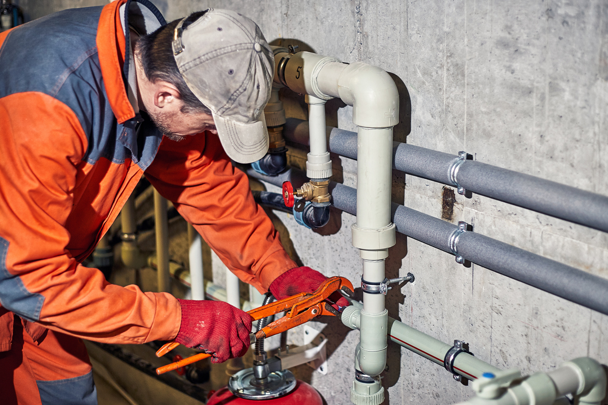 Pipe Installation in Retrofitting Plumbing Systems for Older Homes